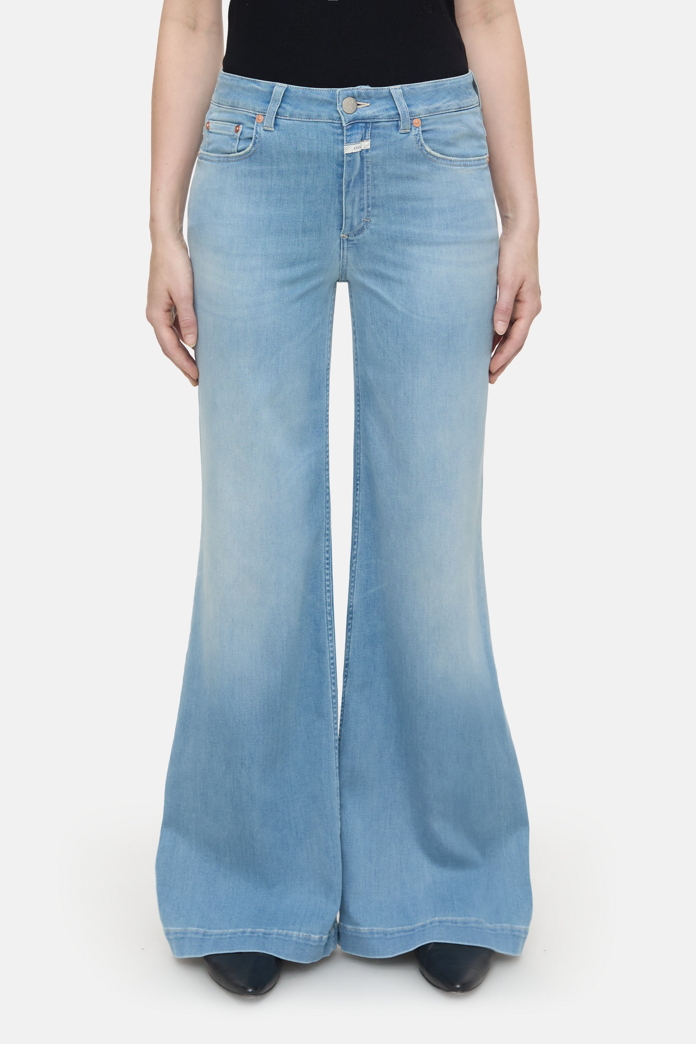 GLOW-UP – ARCHIVIST